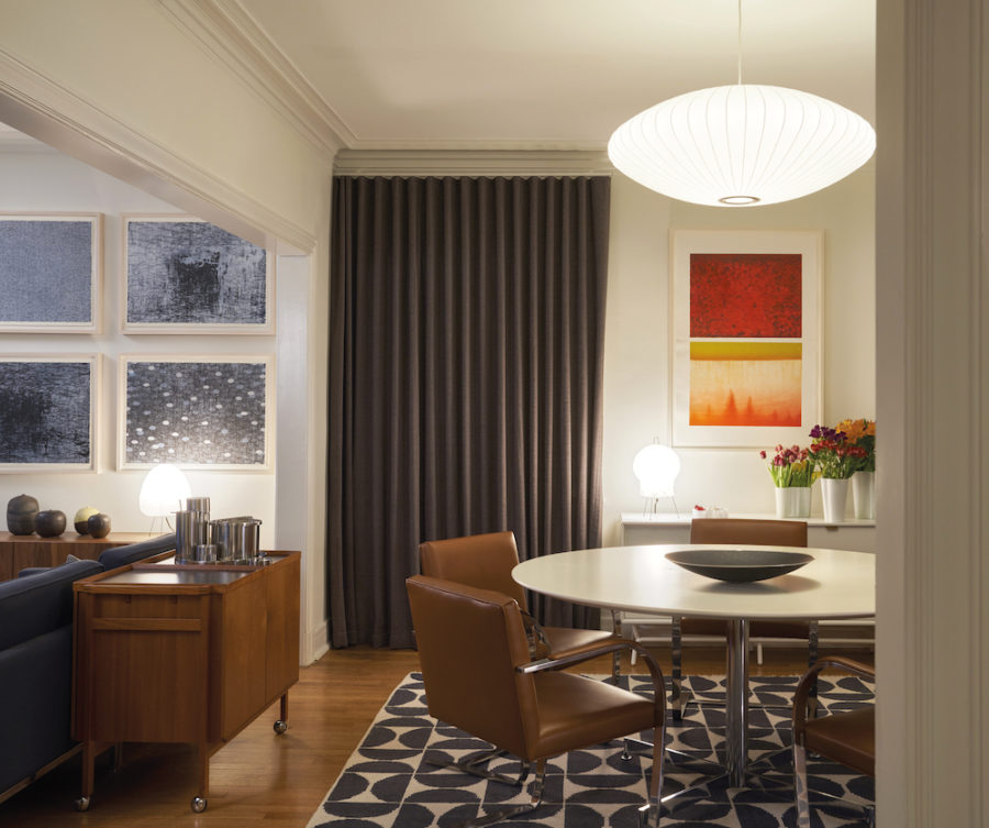 Iconic Midcentury Furnishings Transform A Traditional Pre-War Apartment ...