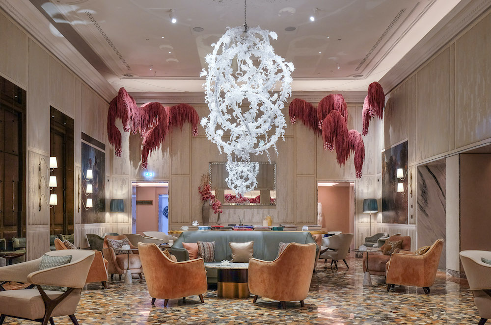 The St. Regis Venice Partners With Mary Lennox To Offer Festive Displays