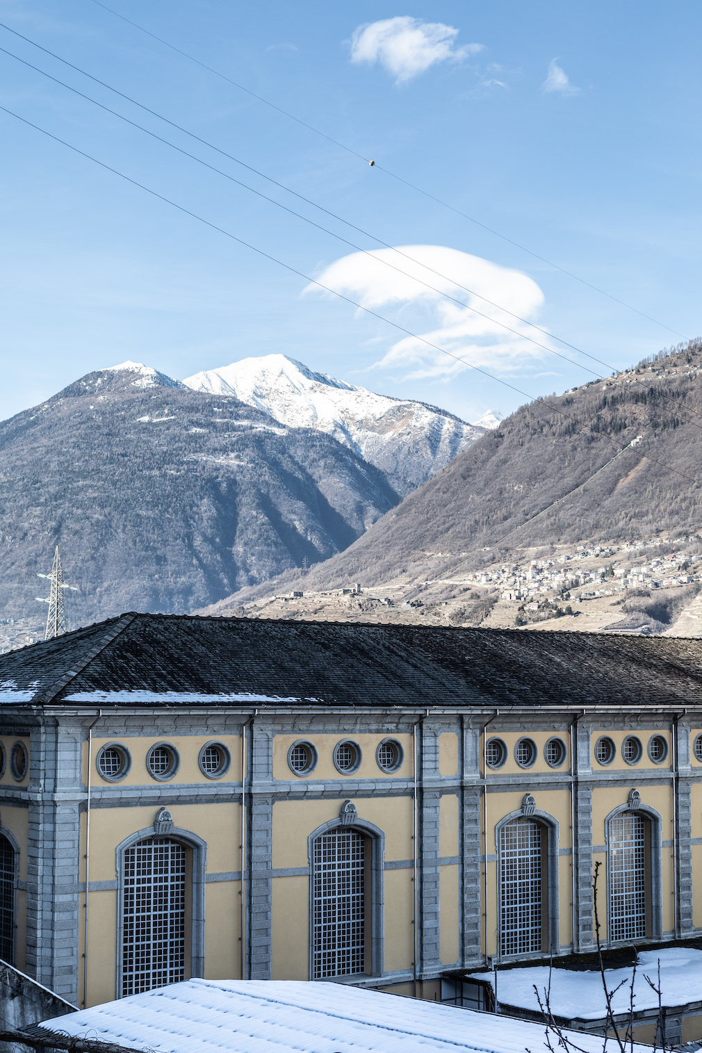 Modernist Furnishings Elevate This Stately Italian Barn