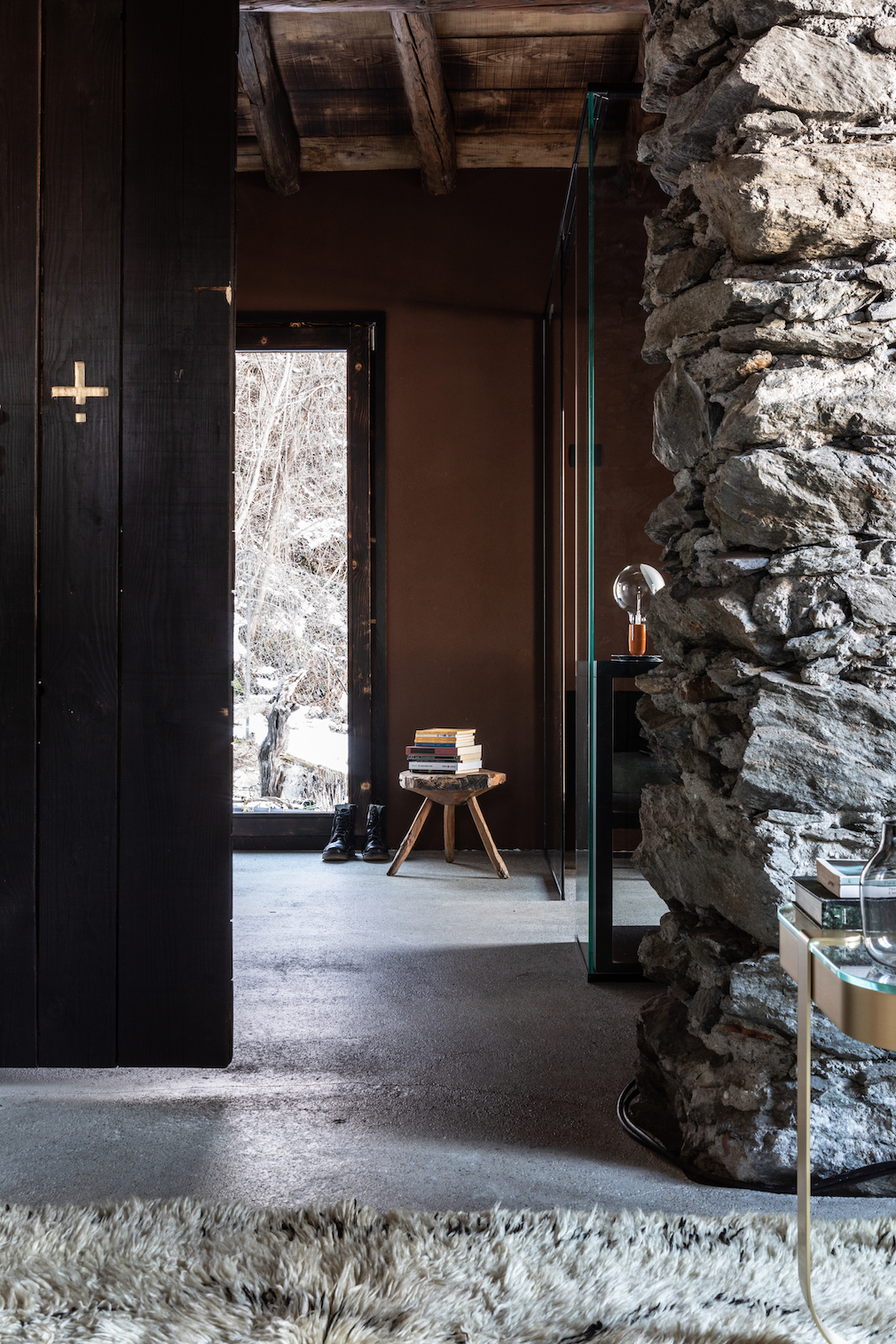 Modernist Furnishings Elevate This Stately Italian Barn