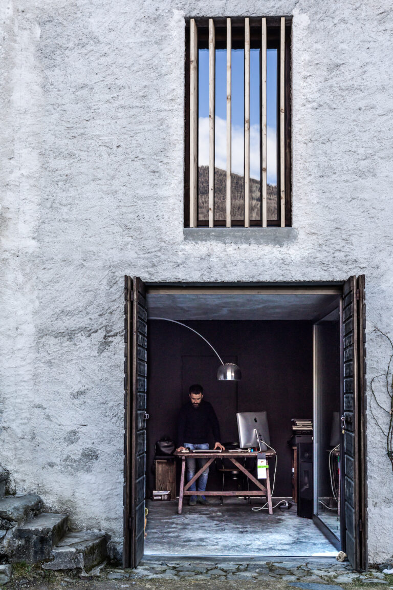 Modernist Furnishings Elevate This Stately Italian Barn