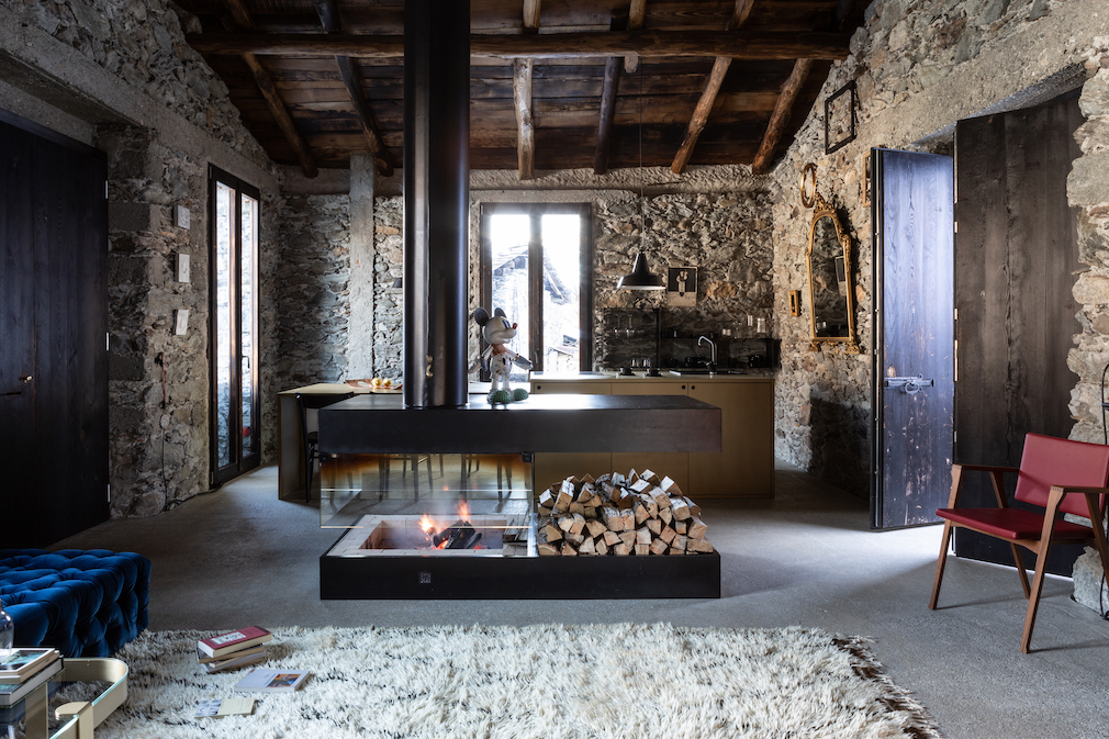 Modernist Furnishings Elevate This Stately Italian Barn