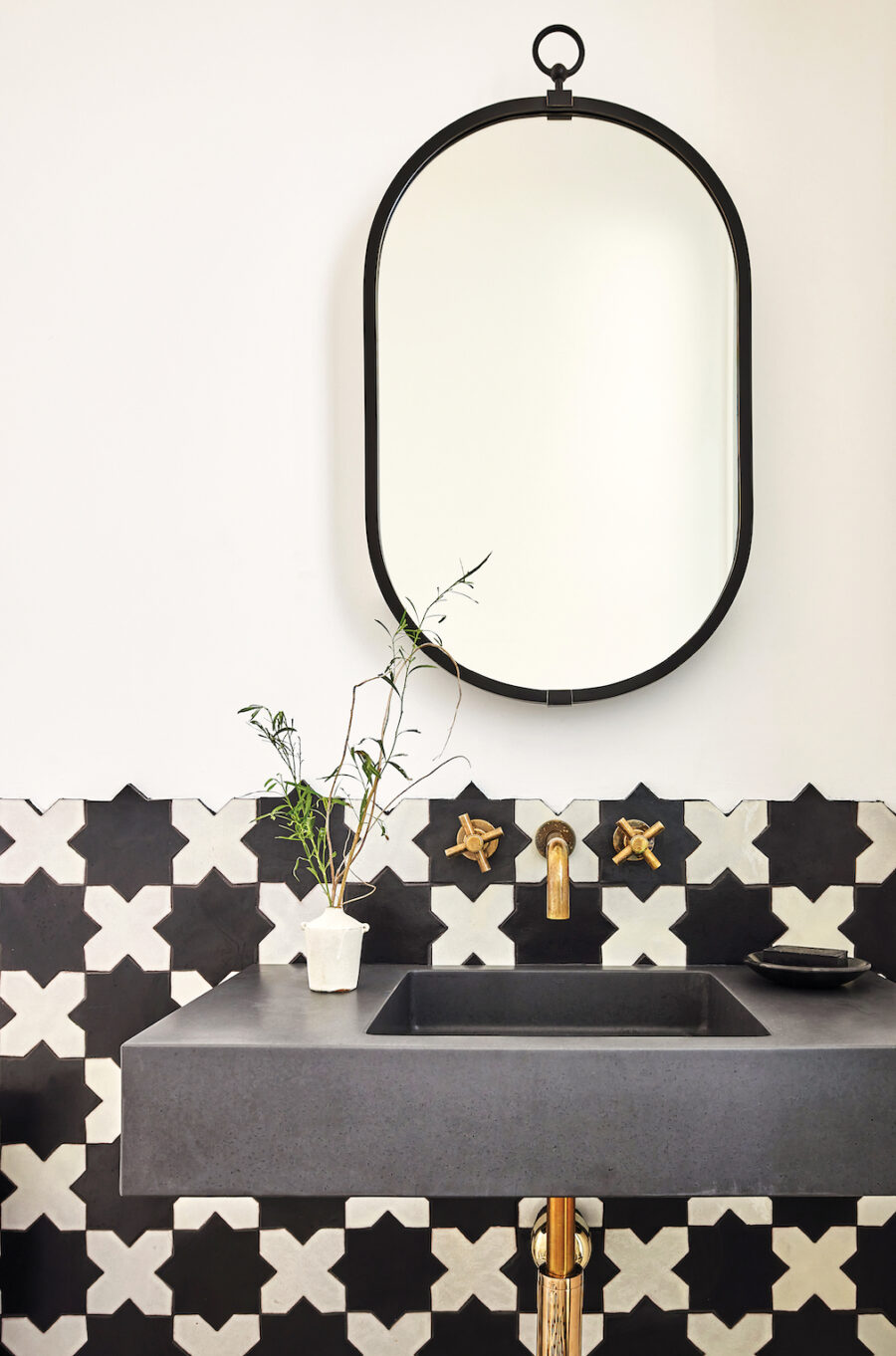 14 Fresh And Unexpected Powder Room Designs