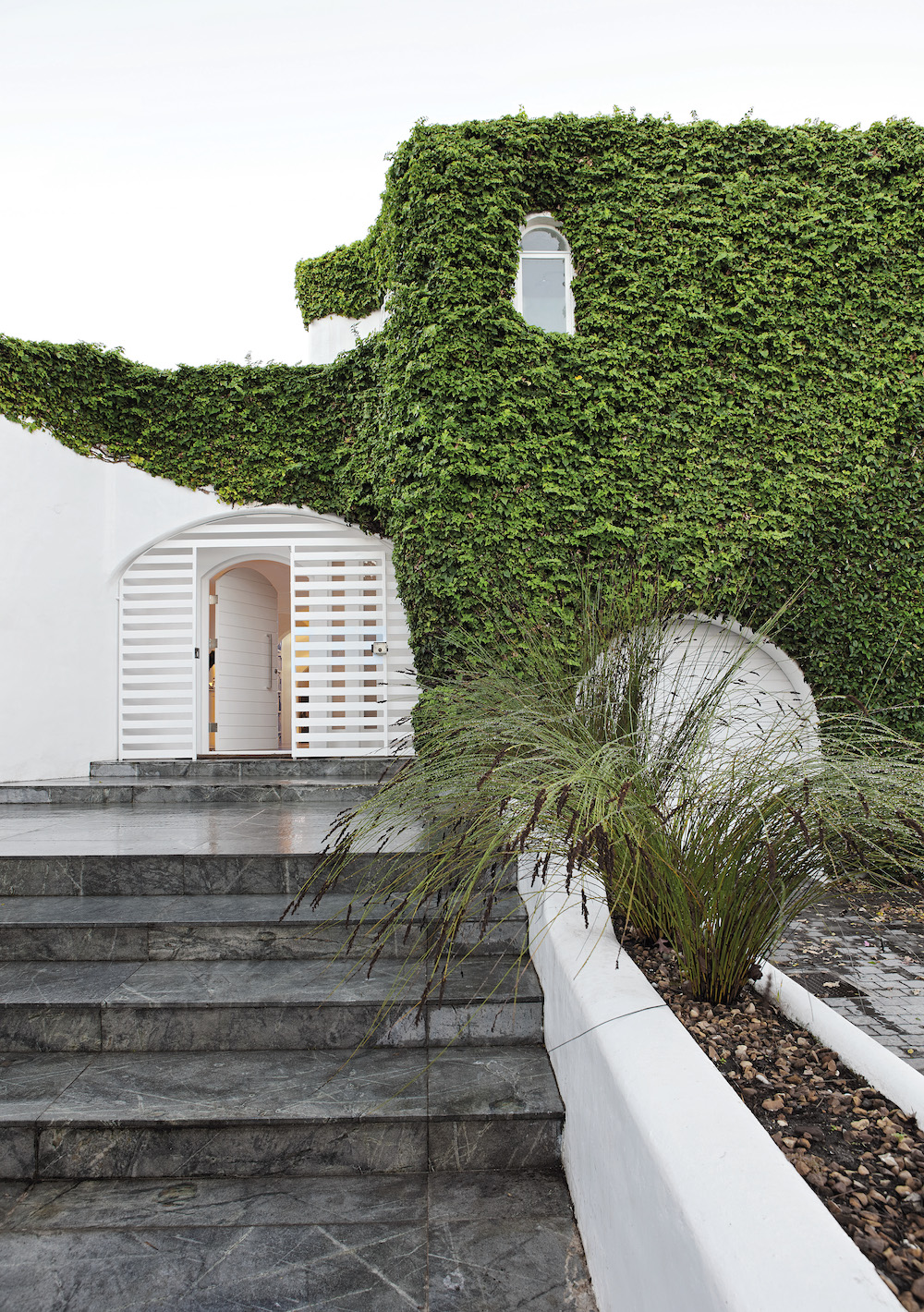 Savvy Design Transforms This ’70s Mediterranean Villa Into A Timeless ...