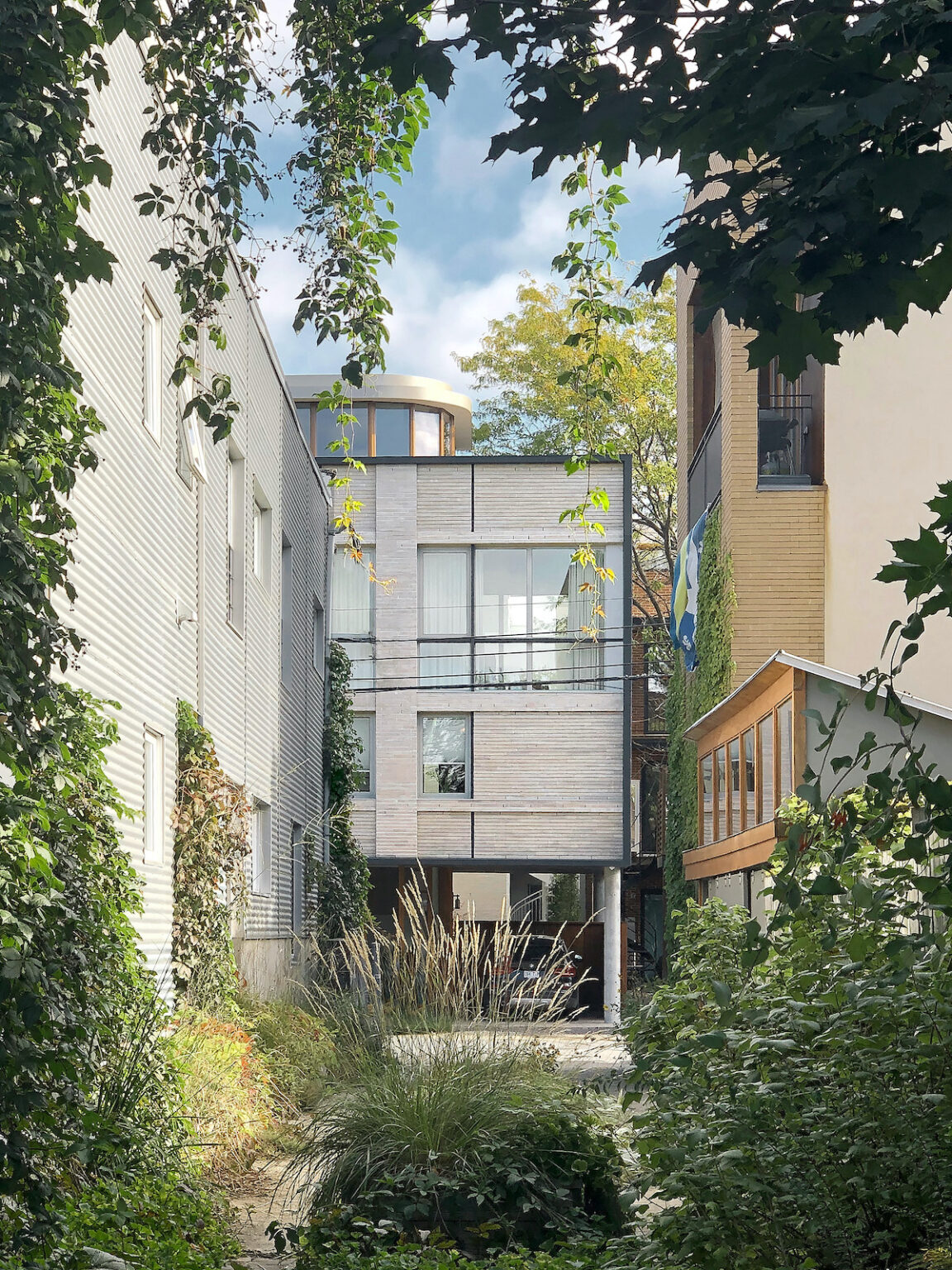 yh2 Manufactures A Creative Solution For A Unique Lot In Montreal