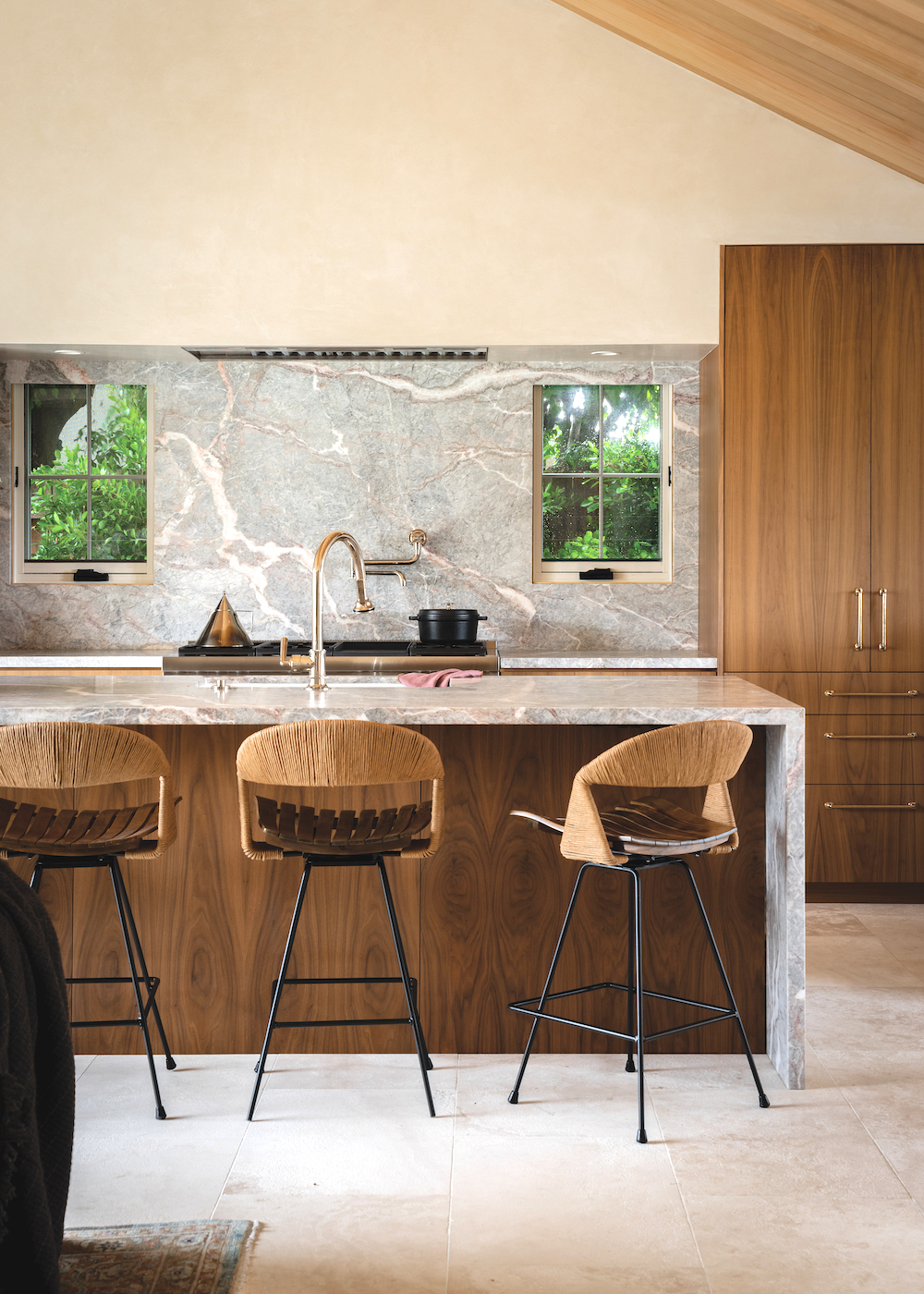 This Newport Beach Home Manifests An Impressive Assurance