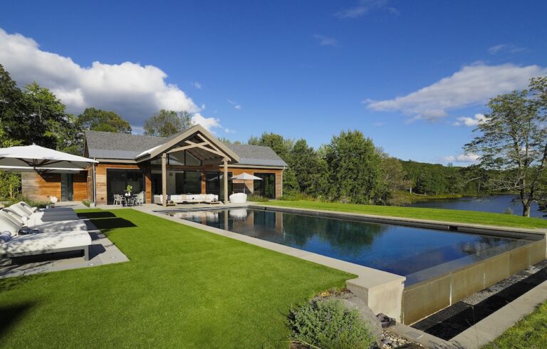 A Hudson Valley Pool House Makes A Splash