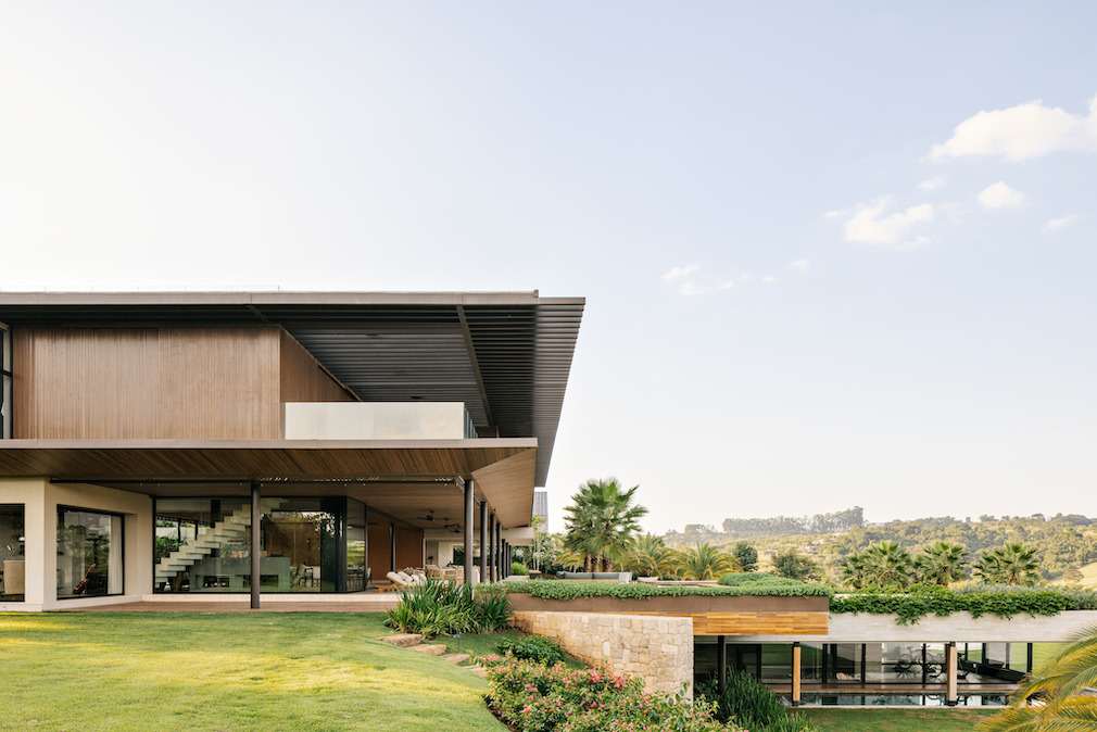 Valência House: A Carefully Designed Summer Retreat In São Paulo