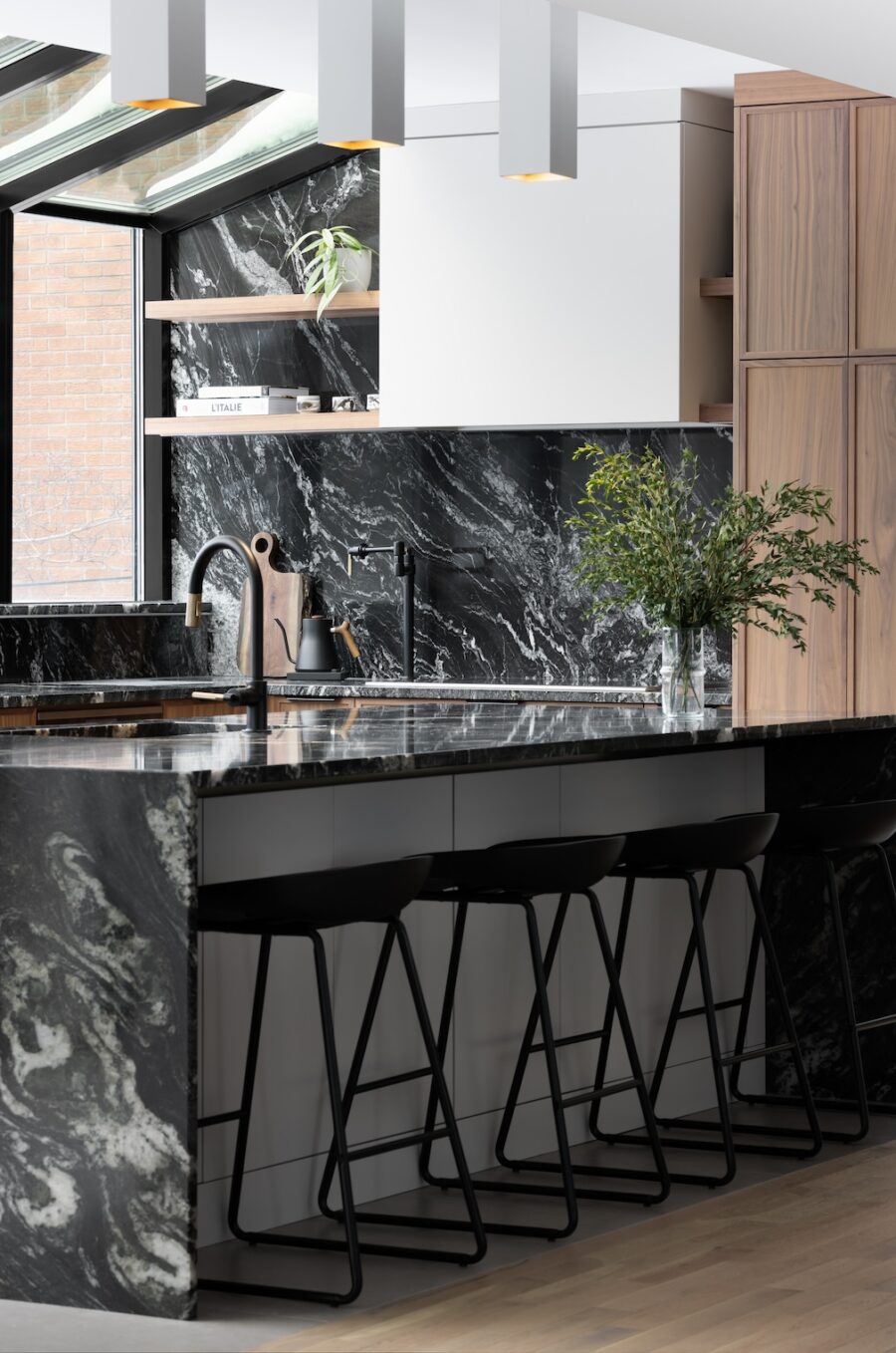 A Strategic Shift To The Solarium Puts This Kitchen In A New Light ...