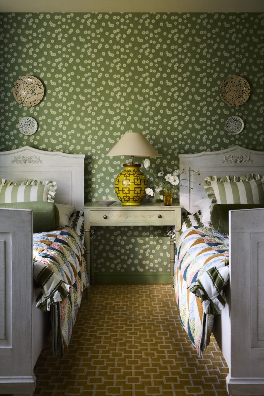 Spring Is In Sight With These New Garden-Inspired Wallpapers From ...