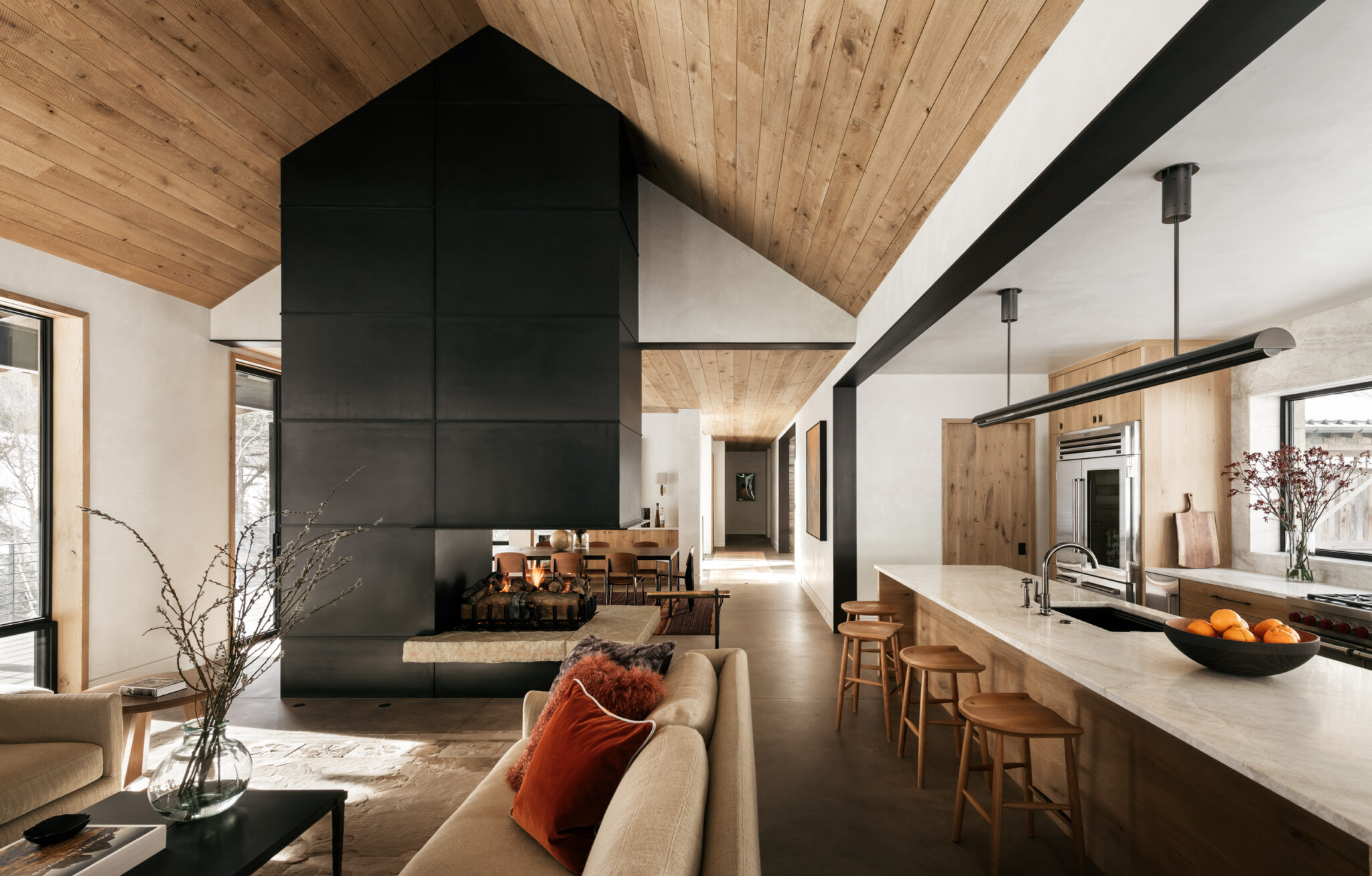 Pearson Design Group Makes A Marvelous, Materials-First Mountain Home ...