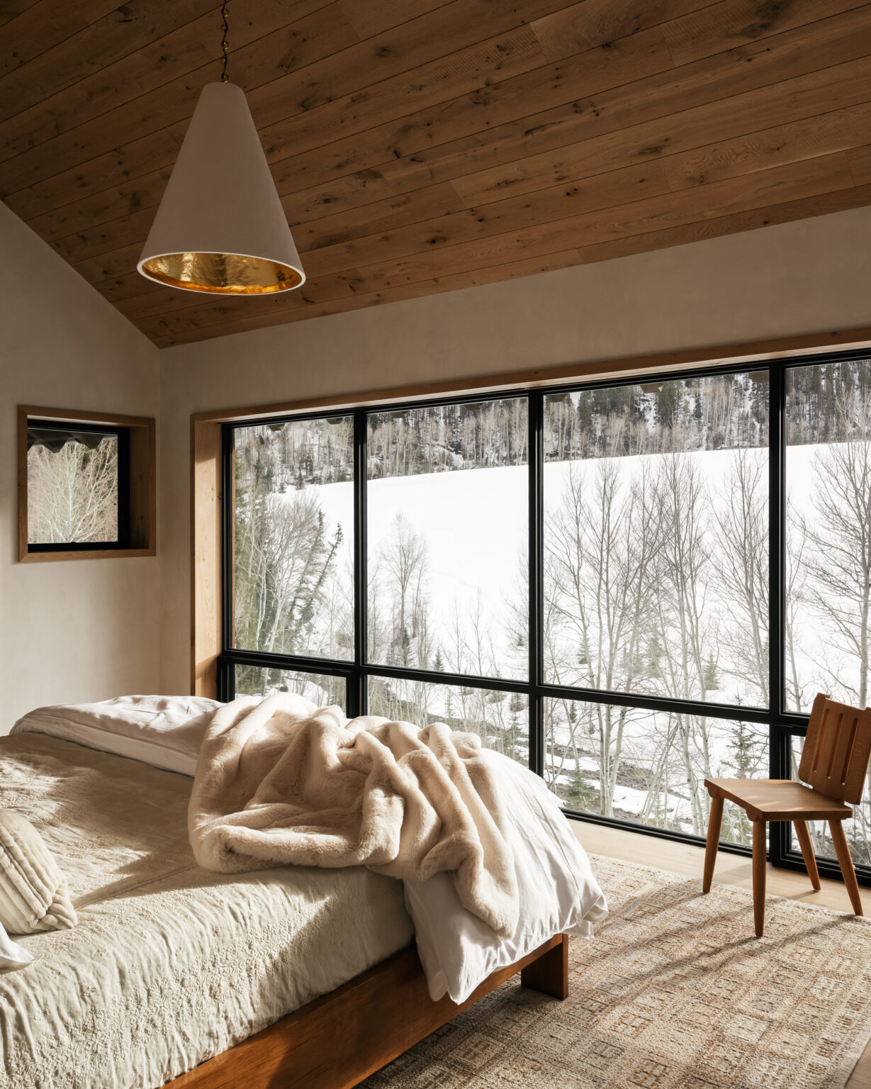 Pearson Design Group Makes A Marvelous, Materials-First Mountain Home ...